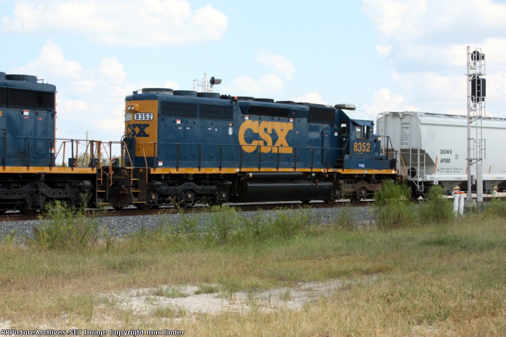 CSX 8352